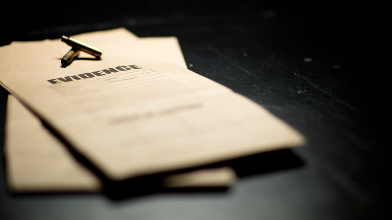 How Does a Criminal Lawyer Analyzes and Challenges Evidence?